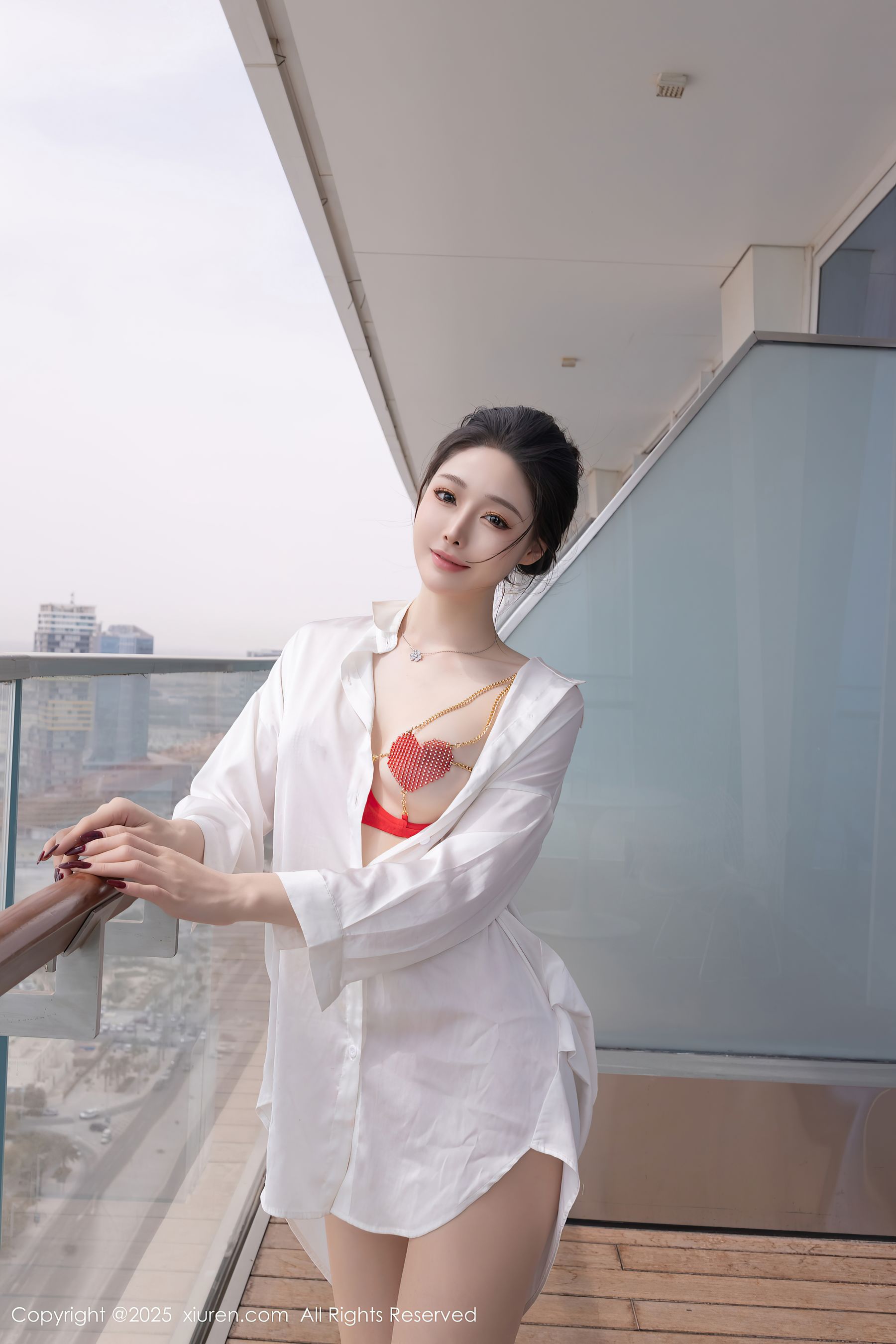[秀人XiuRen] 2025.06.13 No.10411 小逗逗 - 爱思美女